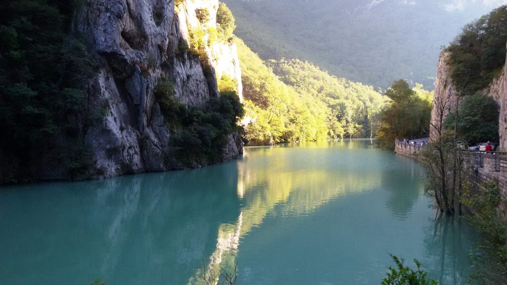 Furlo, boom di visite e gite scolastiche